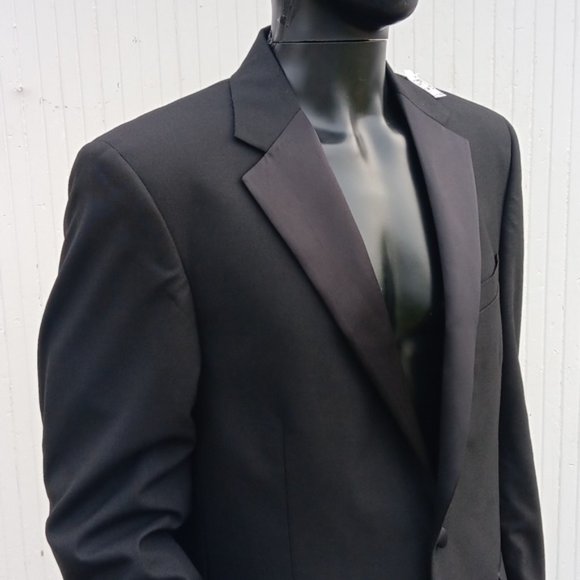 JQS A. BANK | Suits & Blazers | Jos A Bank Mens Notch Lapel Button ...